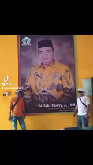 HM Salim Fakhry anggota DPR-RI partai Golkar bersama kadis pertanian Aceh tenggara dan menteri ...